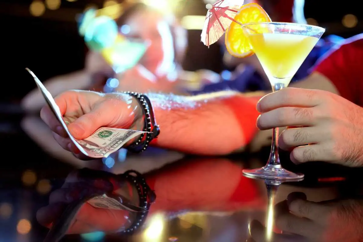 Bartender Tip Essentials: Maximizing Your Earnings Behind the Bar ...